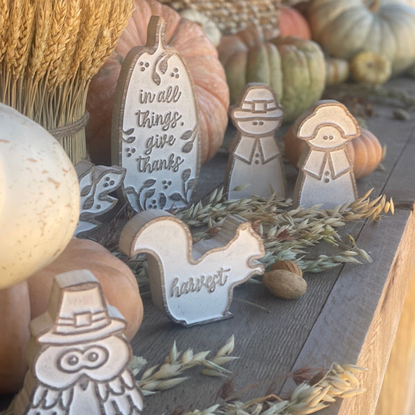 CA-5172 - Carved Pilgrims, Set of 2 – Collins Fresh + Original